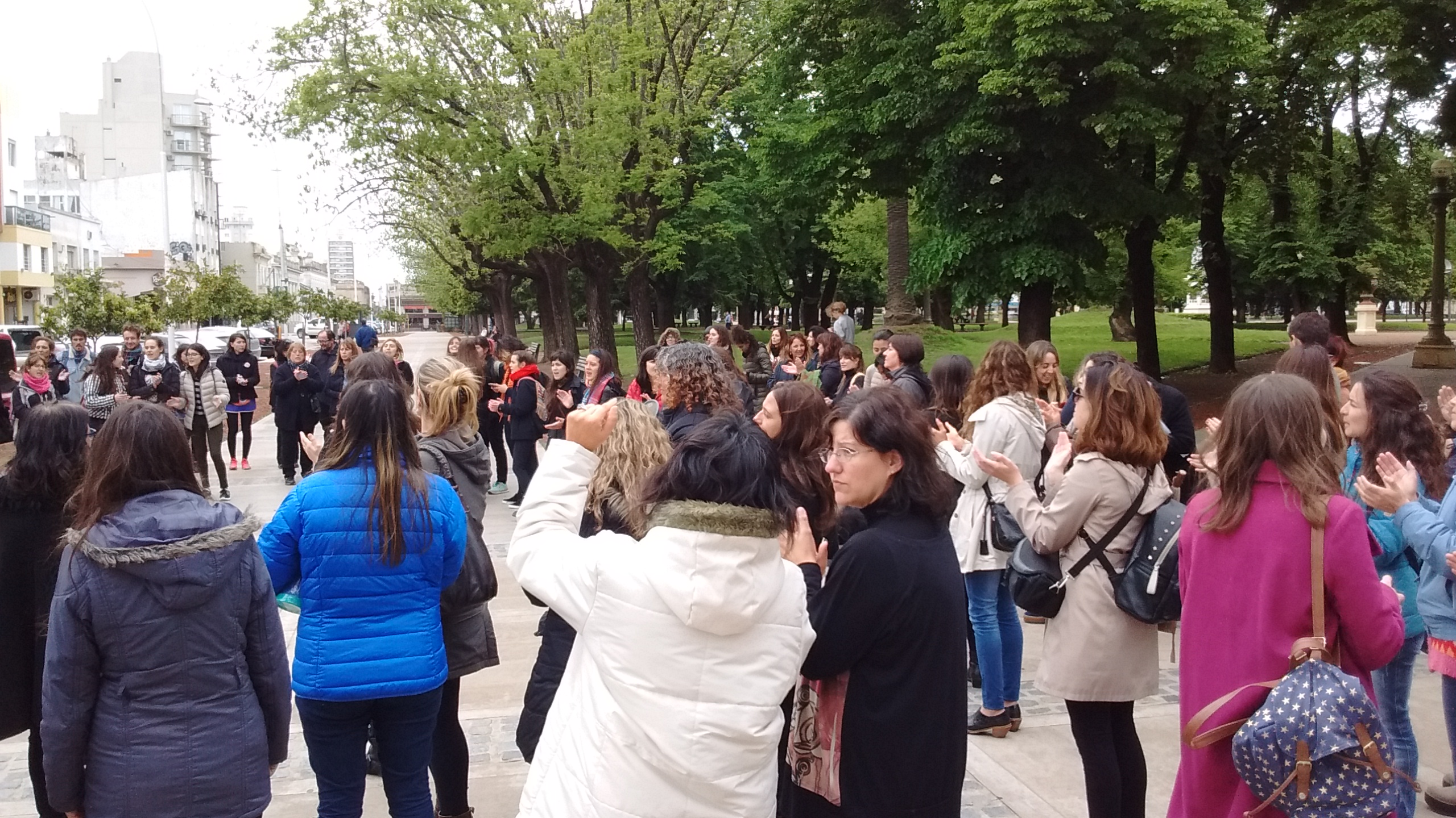 Rectorado, Escuela Sábato y Facultades se sumaron a Ni una menos | UNICEN